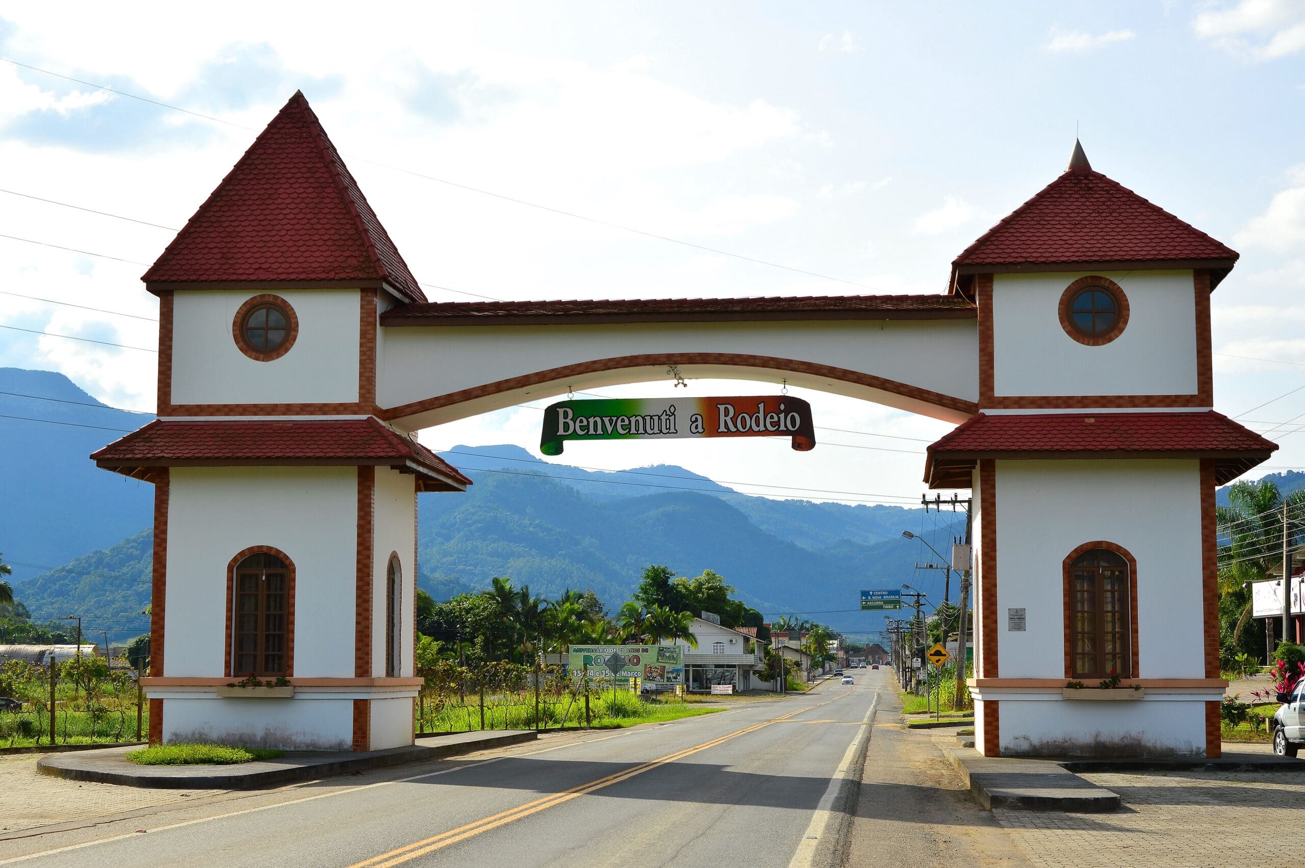 Adolescente causa tumulto ao soltar rojão perto de escola em Rodeio ...
